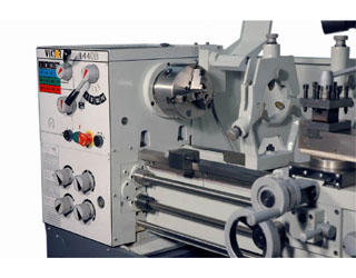 Machine may be shown with optional accessories