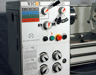 Machine may be shown with optional accessories