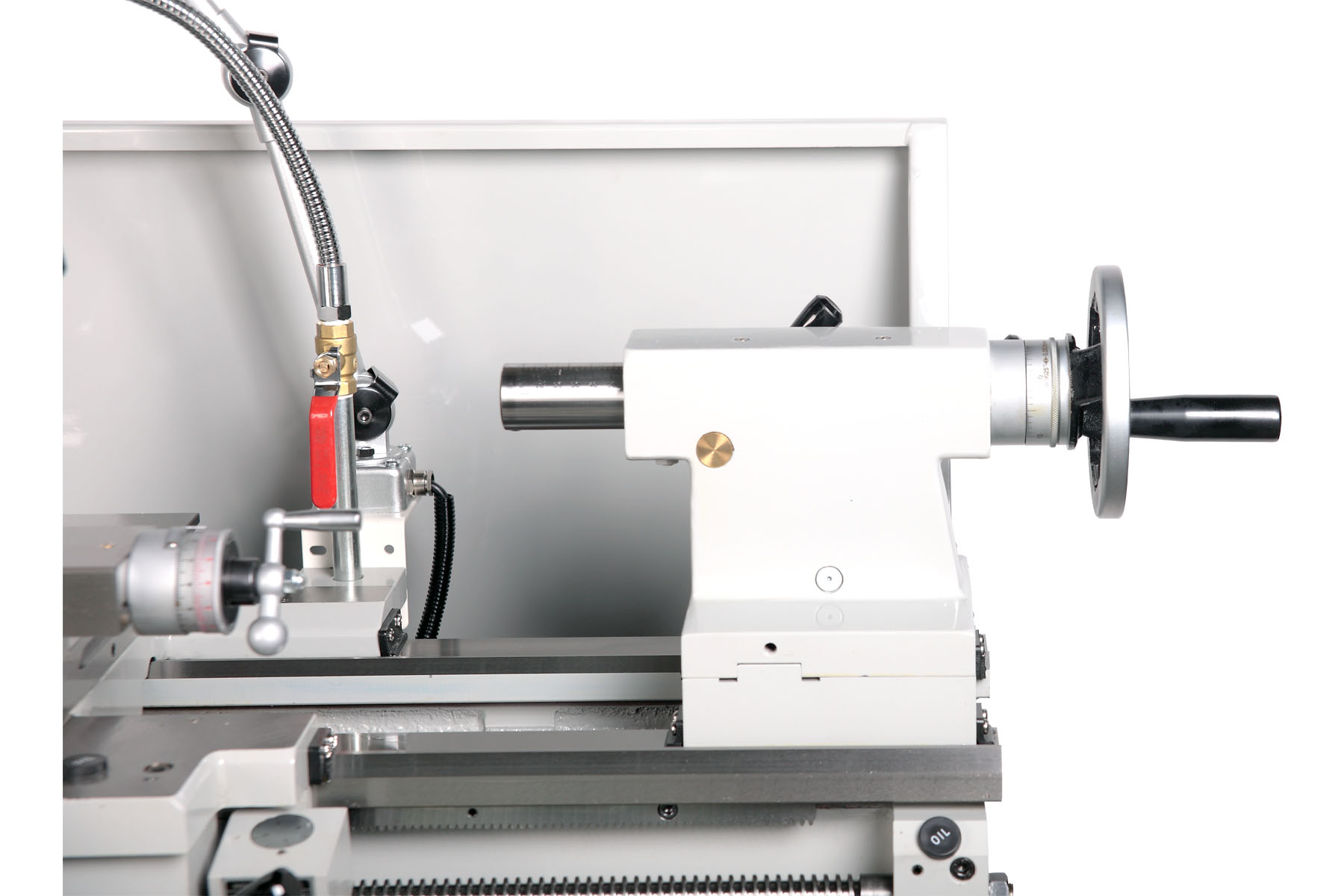 Machine may be shown with optional accessories