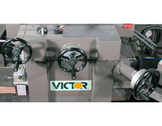 Machine may be shown with optional accessories